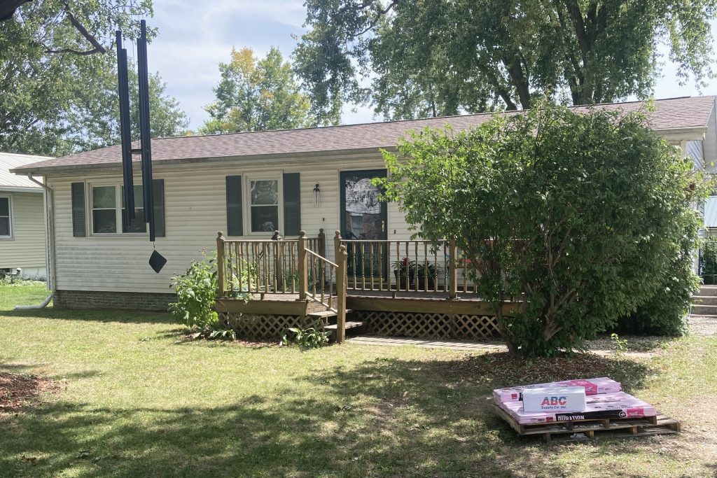 Asphalt Shingles Improve Storm Damaged Palmyra, IA Home :: Five Star