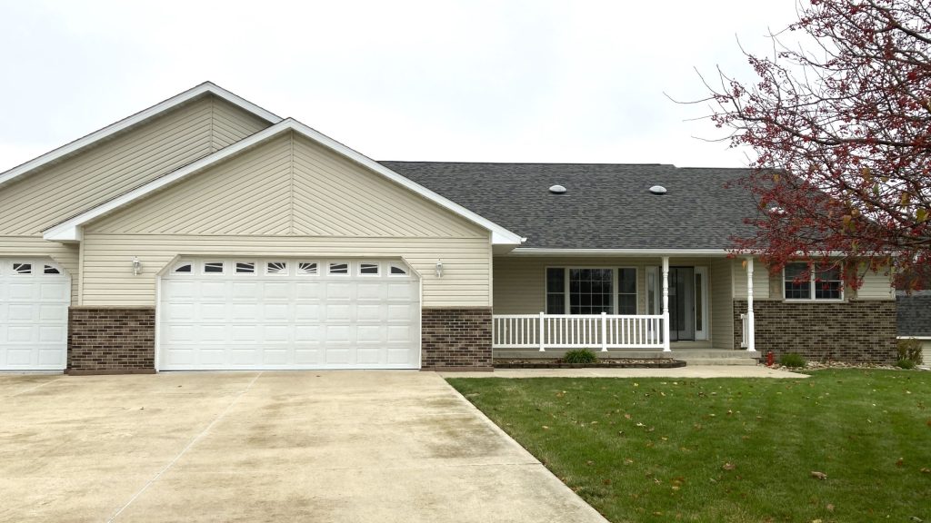Reroofing & Siding Replacement Saves Elk Run Heights Iowa Home - Five Star
